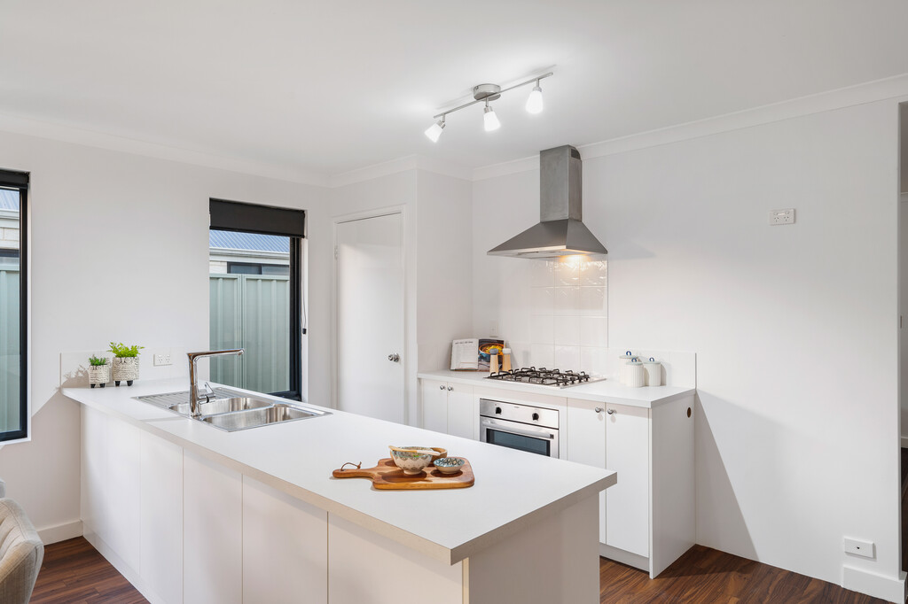 Services – Make Me Pop