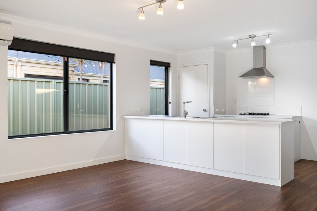 Services – Make Me Pop