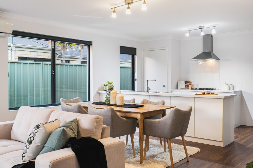 Services – Make Me Pop