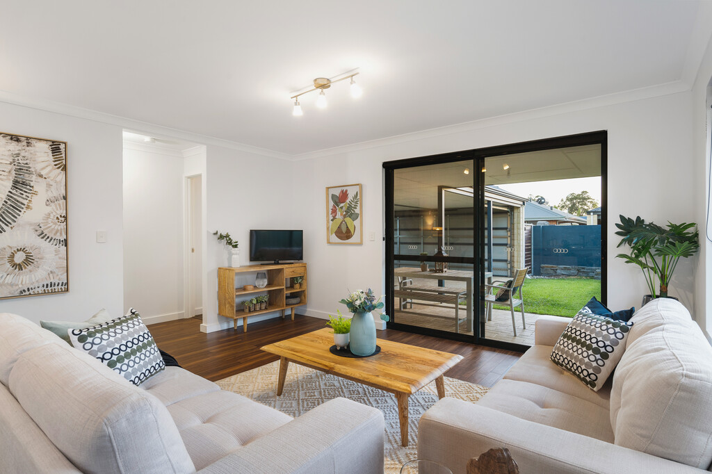 Services – Make Me Pop